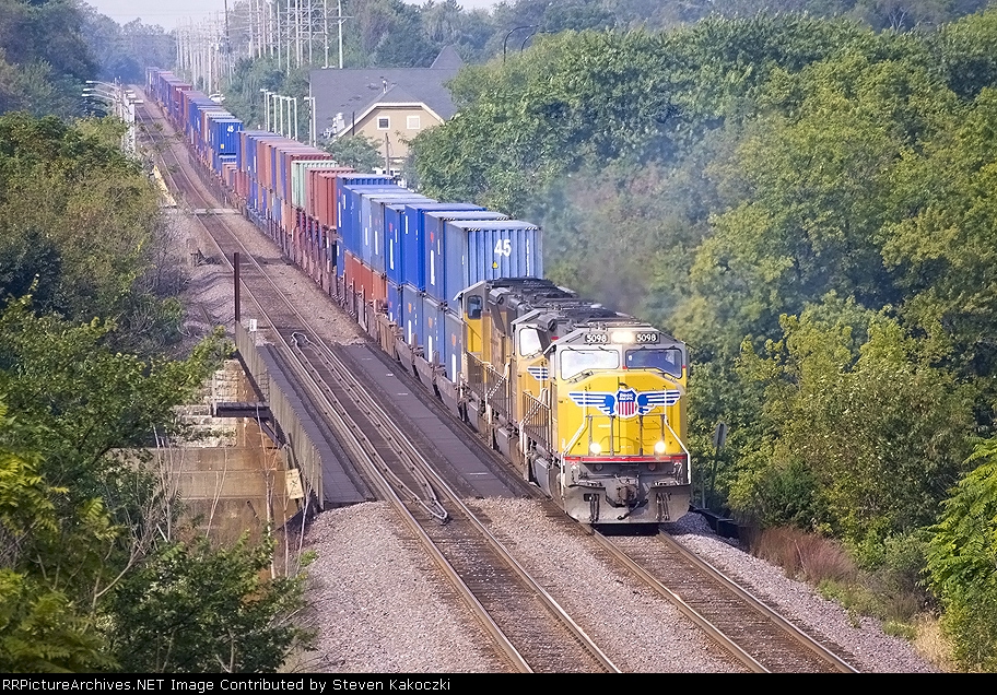 UP 5098 rolls east at Geneva, IL